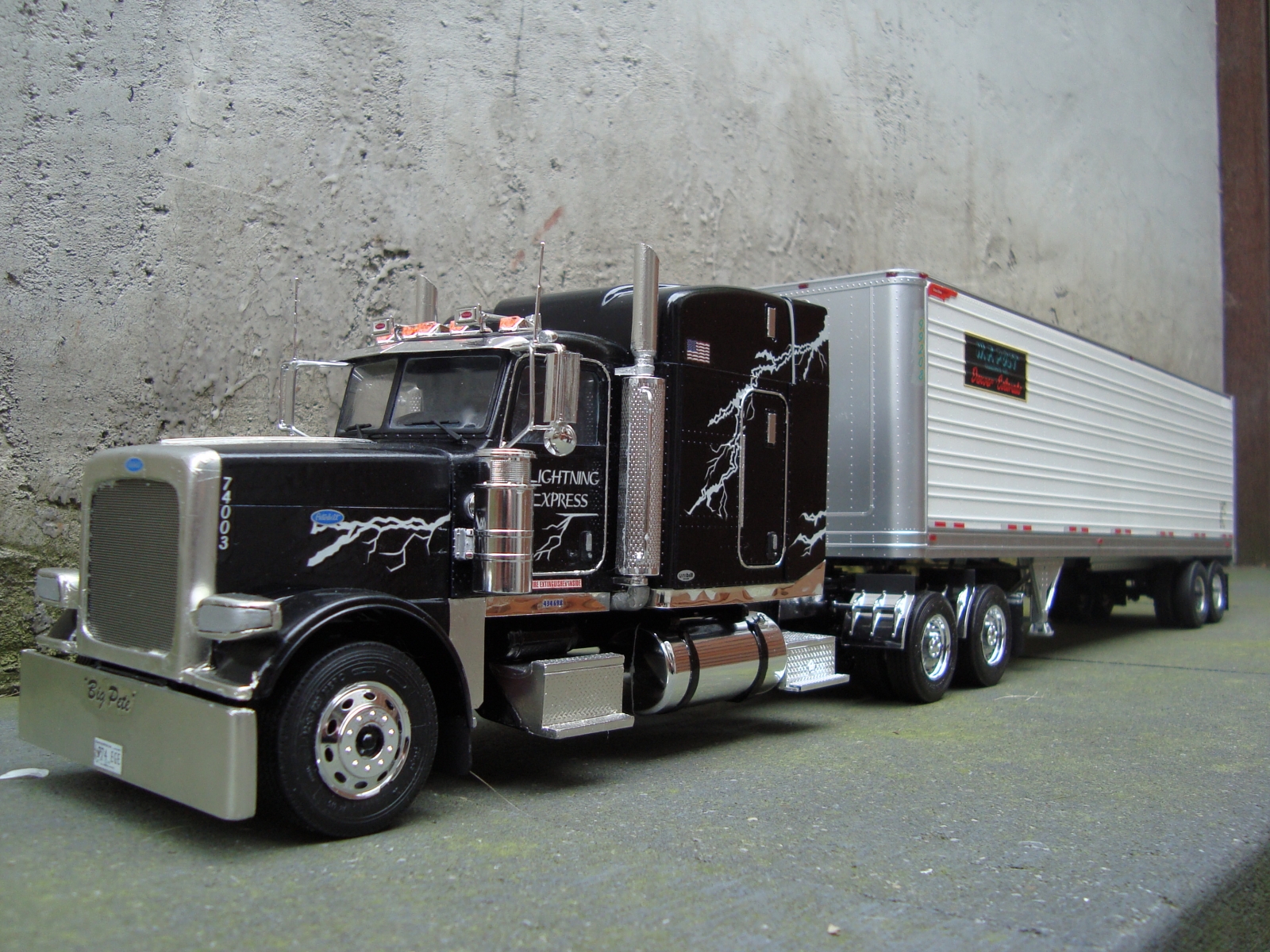 Model Truck Builder .com