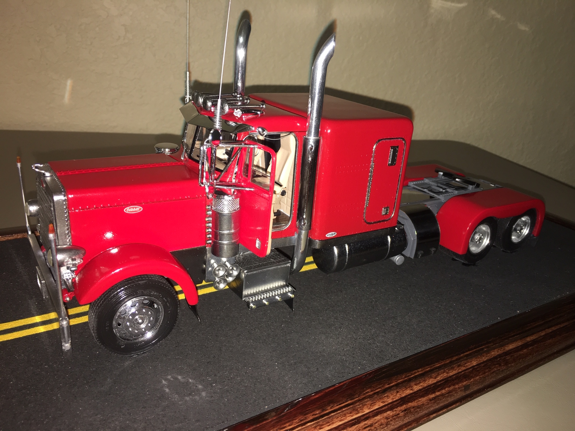 Model Truck Builder .com