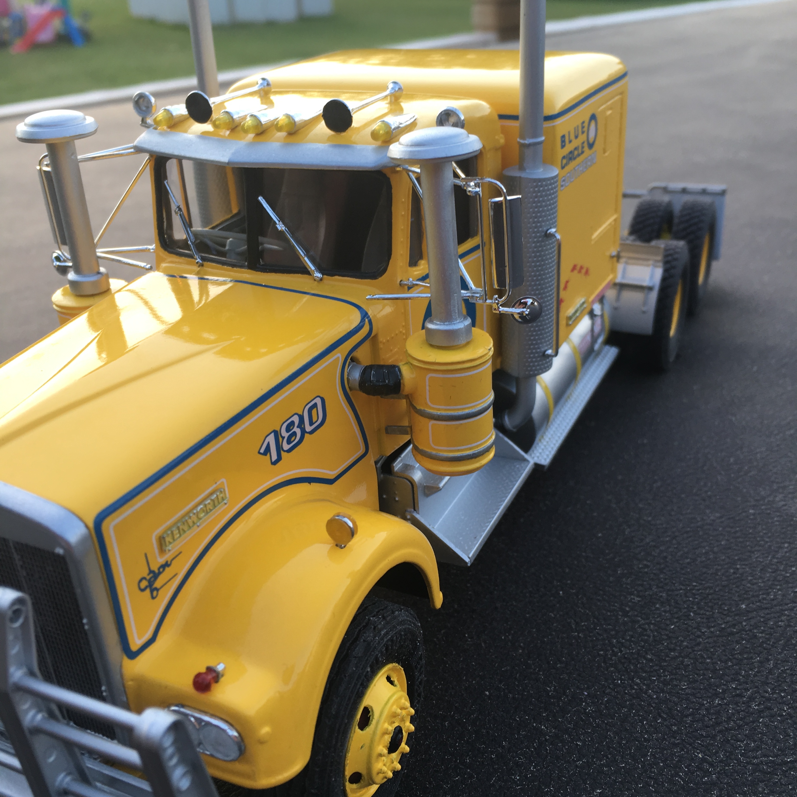 Model Truck Builder .com