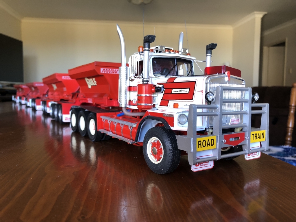 Model Truck Builder .com