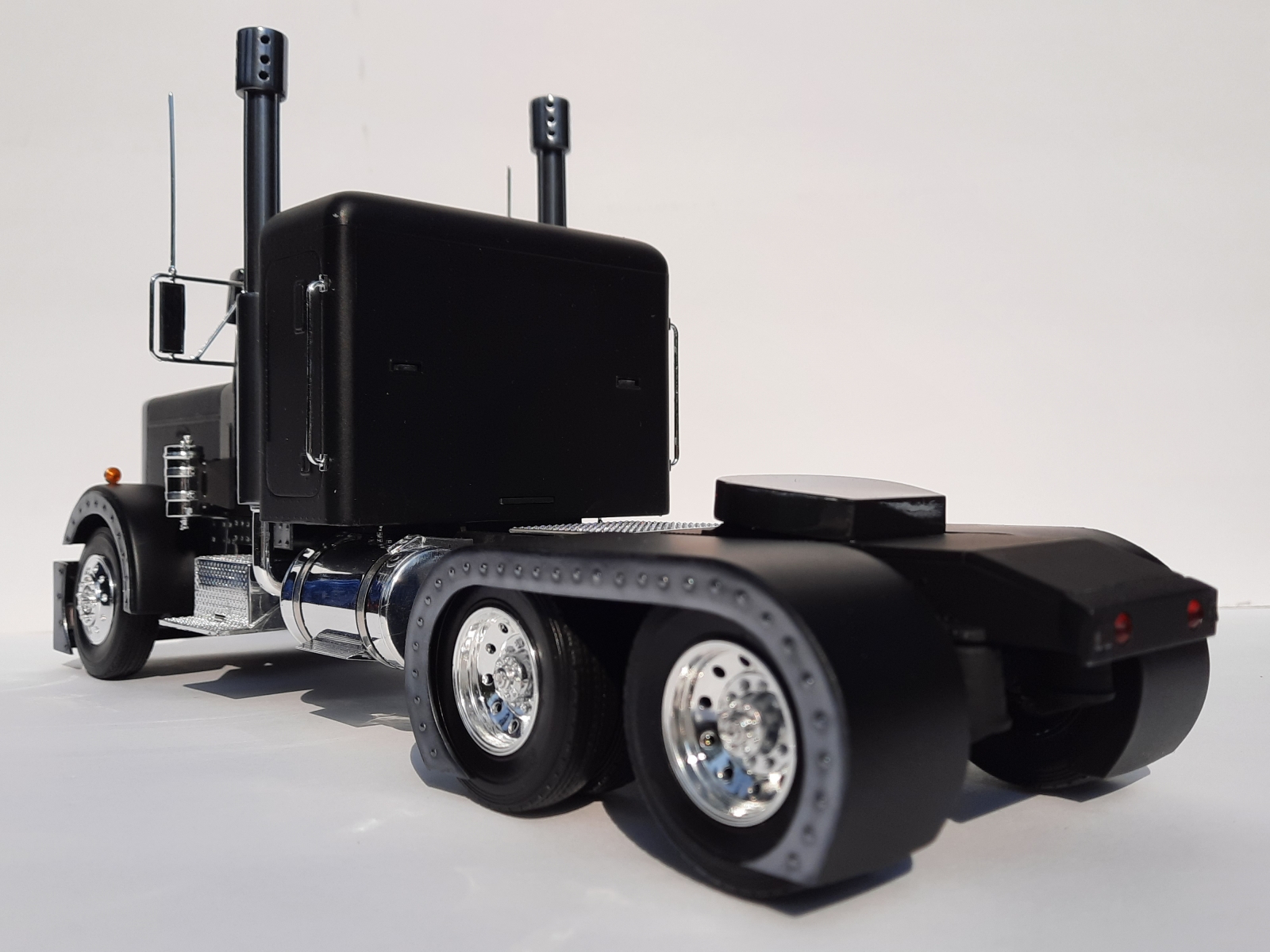 Model Truck Builder .com