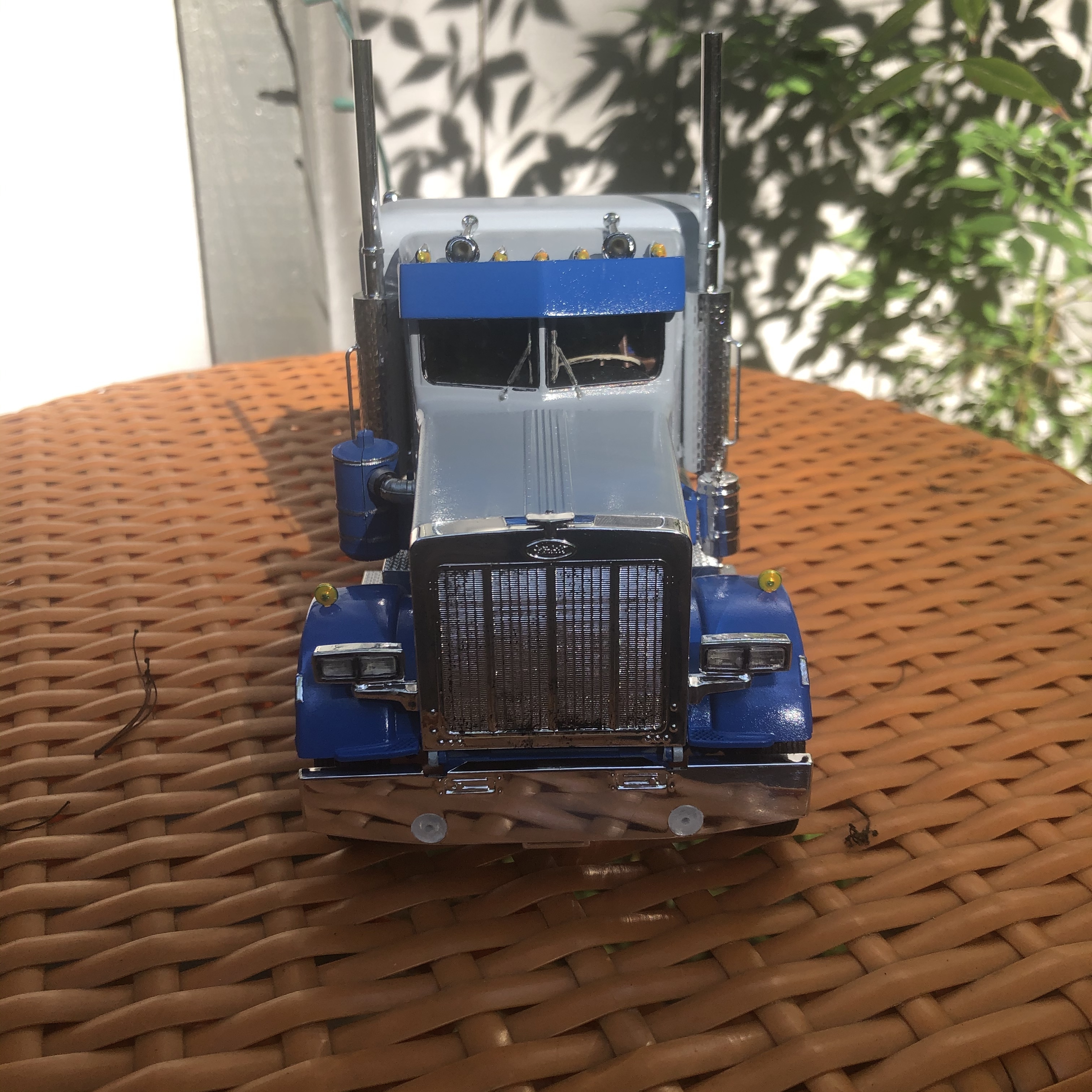 Model Truck Builder .com