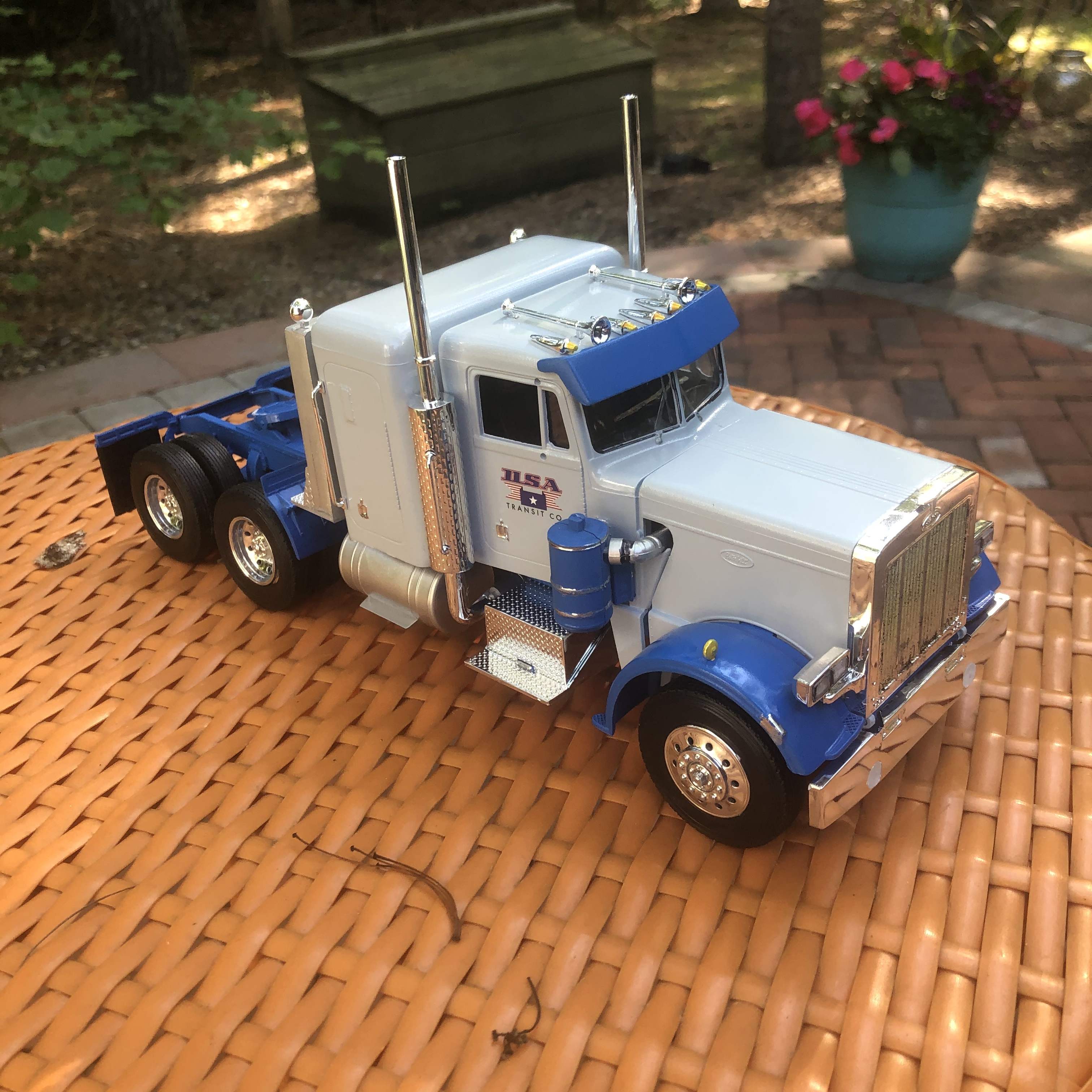 Model Truck Builder .com