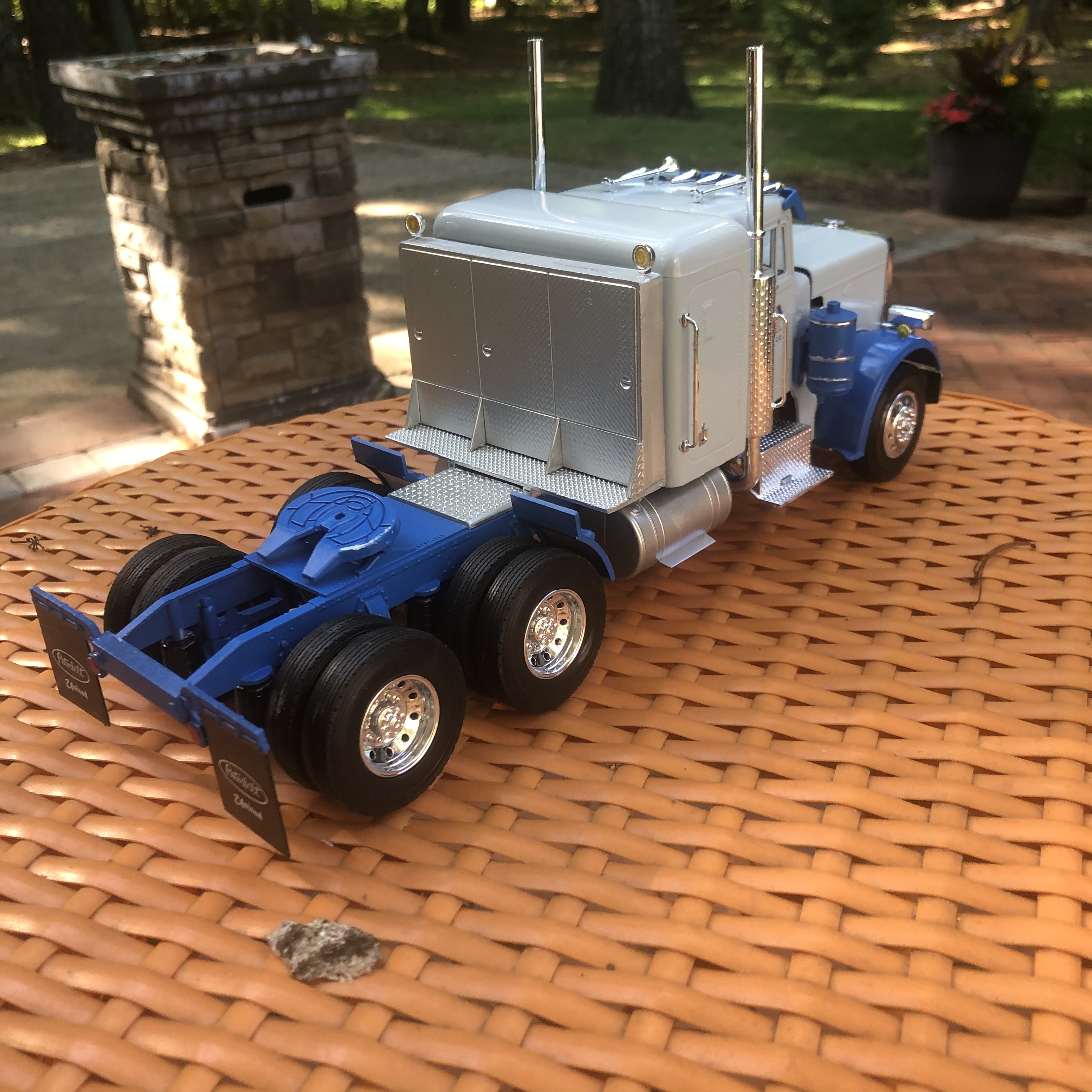 Model Truck Builder .com