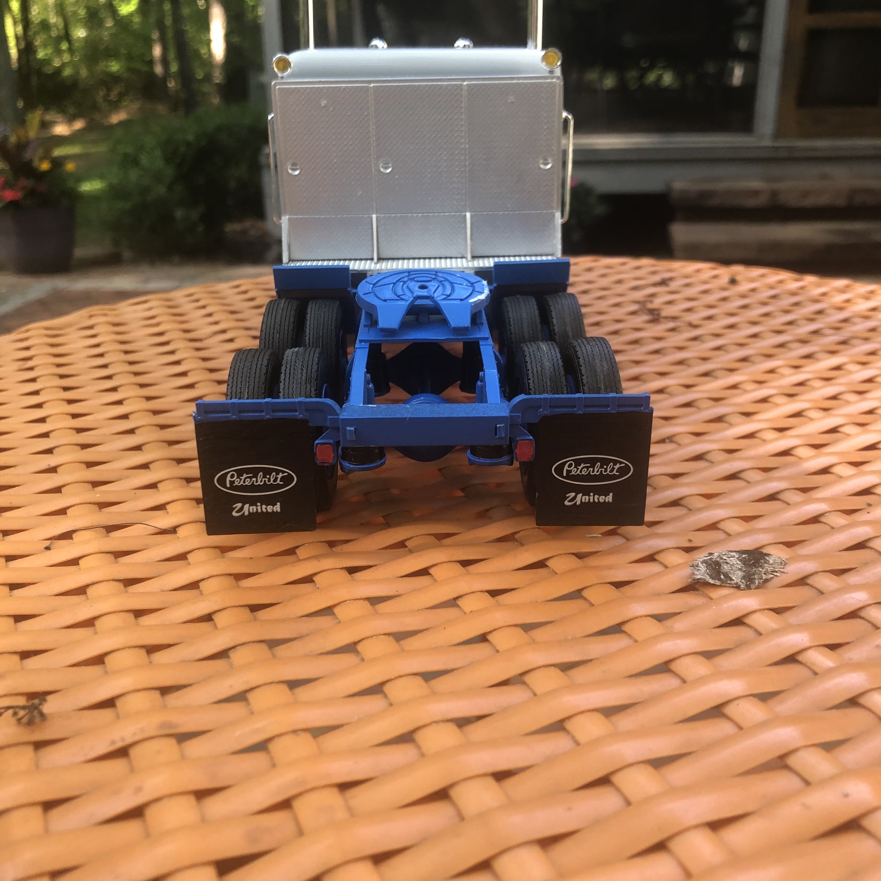 Model Truck Builder .com