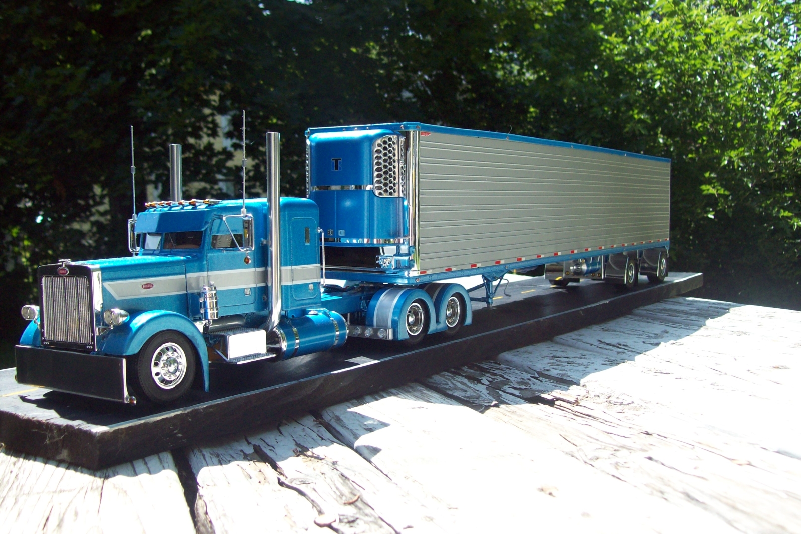 Model Truck Builder .com