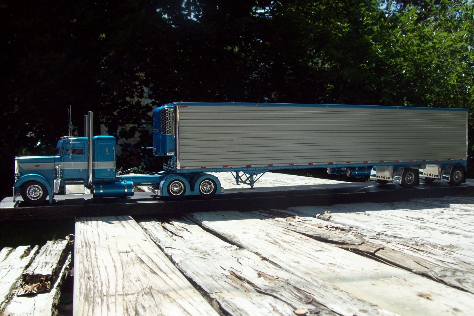 Model Truck Builder .com