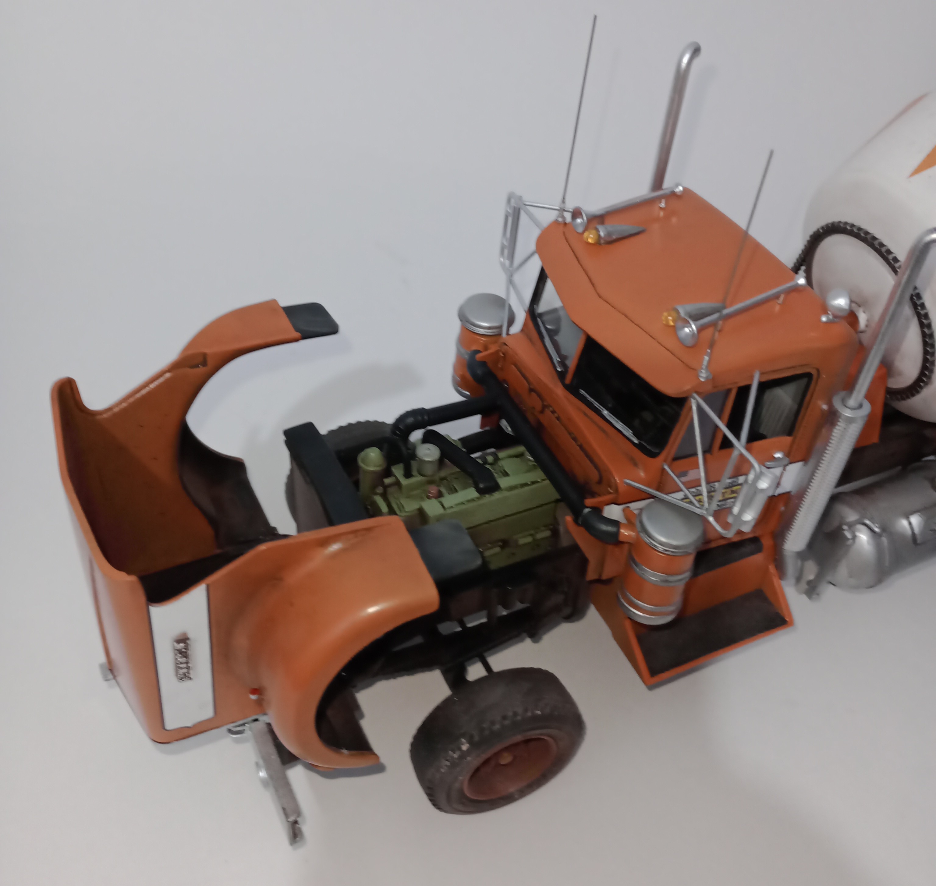 Model Truck Builder .com