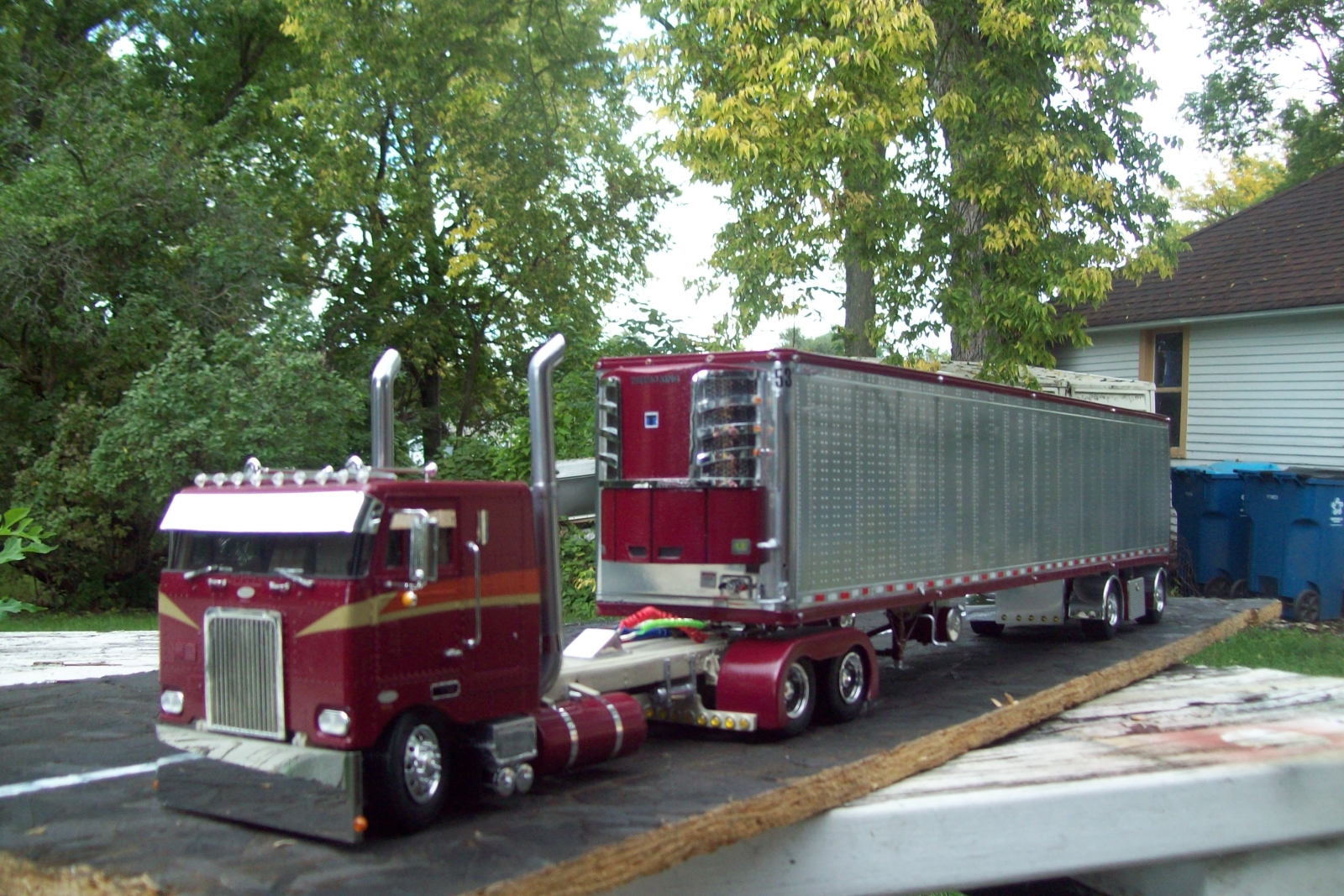 Model Truck Builder .com