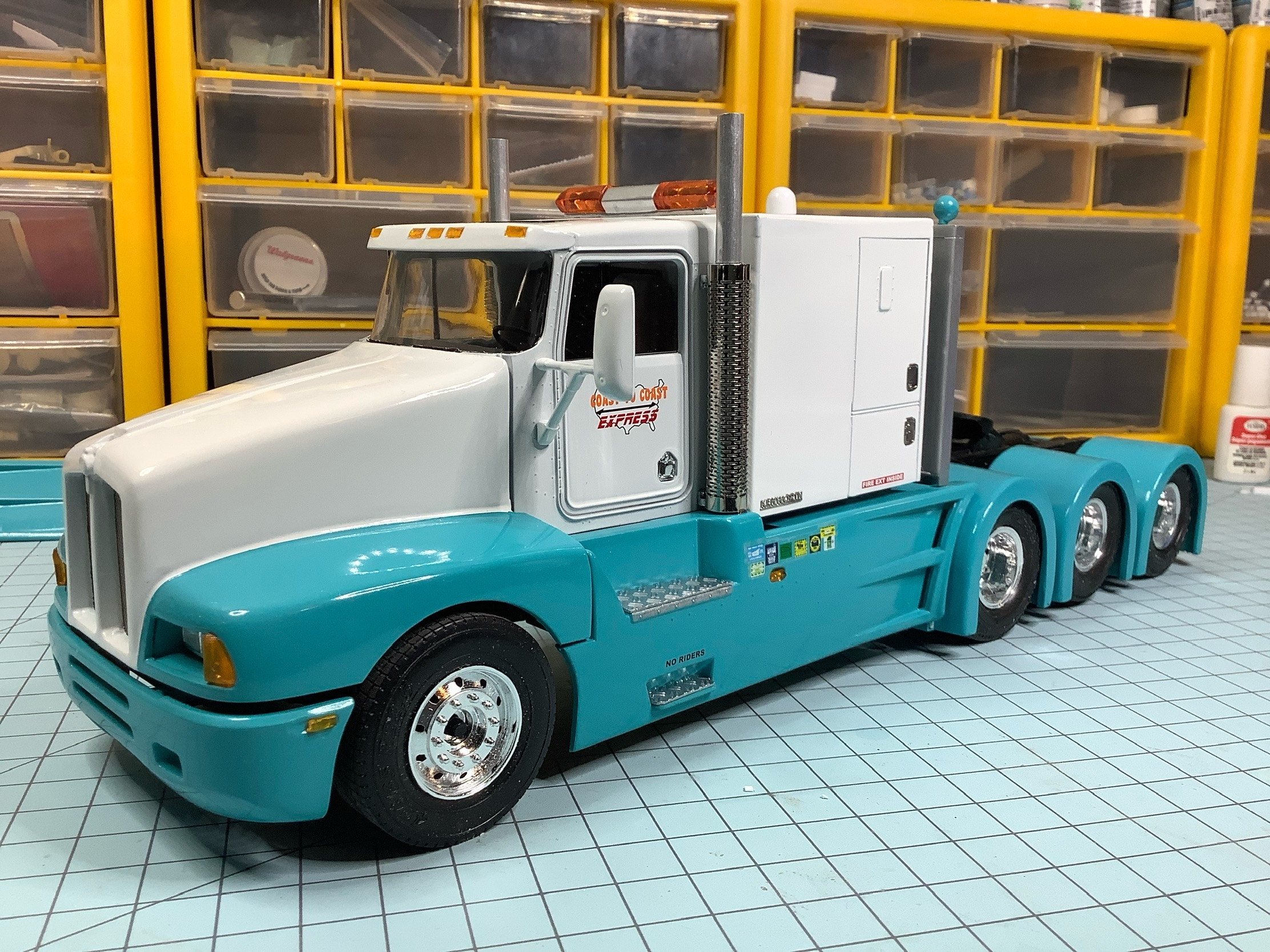 Model Truck Builder .com